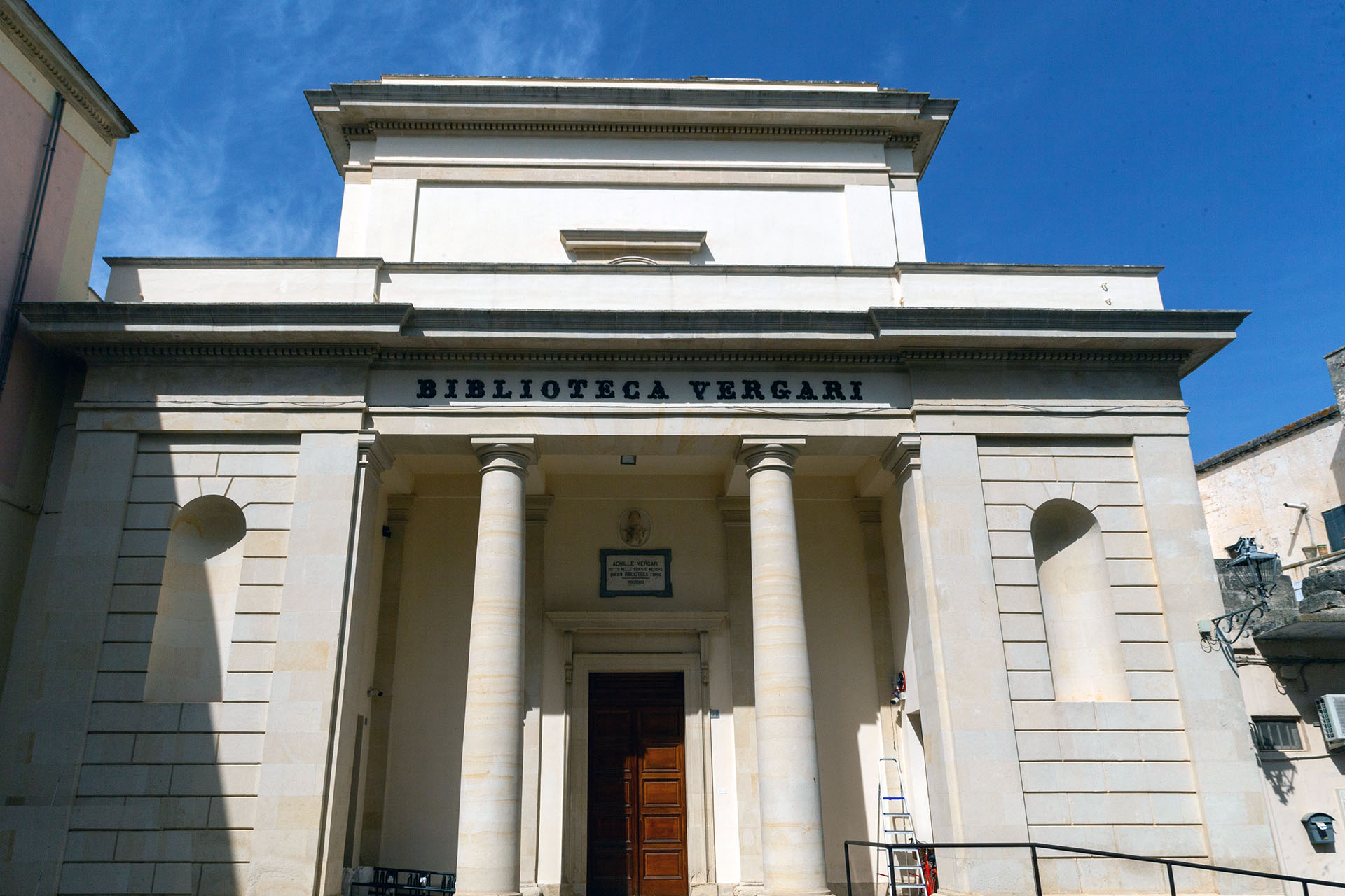 Alla Biblioteca Vergari, "Il volo di Aracne. Un Salento tra magia e ...